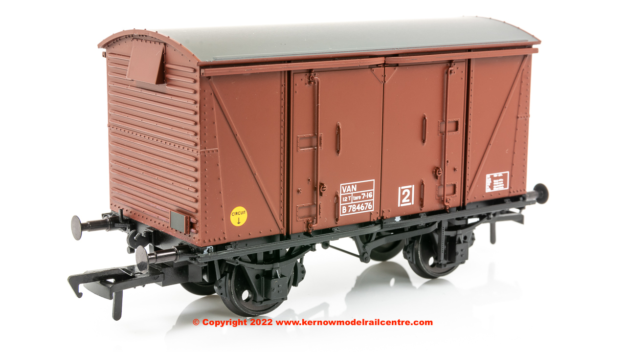38-872 Bachmann BR 12T Vanwide Ventilated Van BR Bauxite