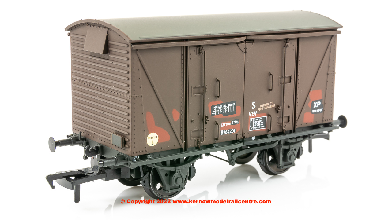 38-873 WSL Bachmann BR 12T Vanwide Ventilated Van BR Bauxite