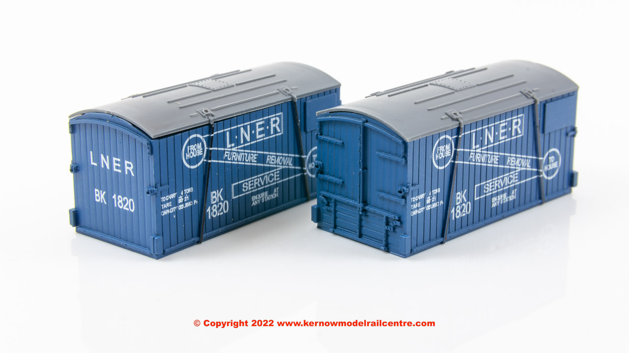 NR214 Peco Containers LNER Furniture removals (pack of 2)