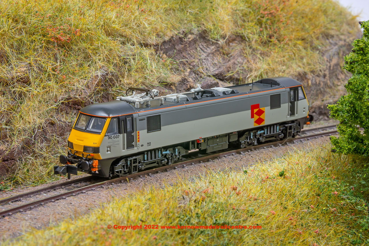 371-781SF Graham Farish Class 90 90037 BR Railfreight