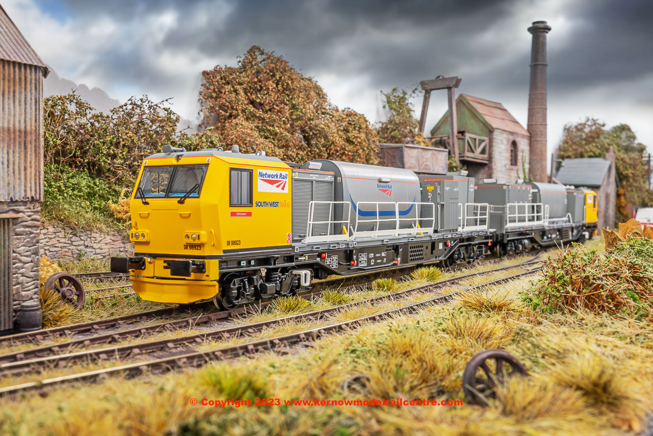 31-578 Bachmann Windhoff MPV 2-Car Set Network Rail Yellow