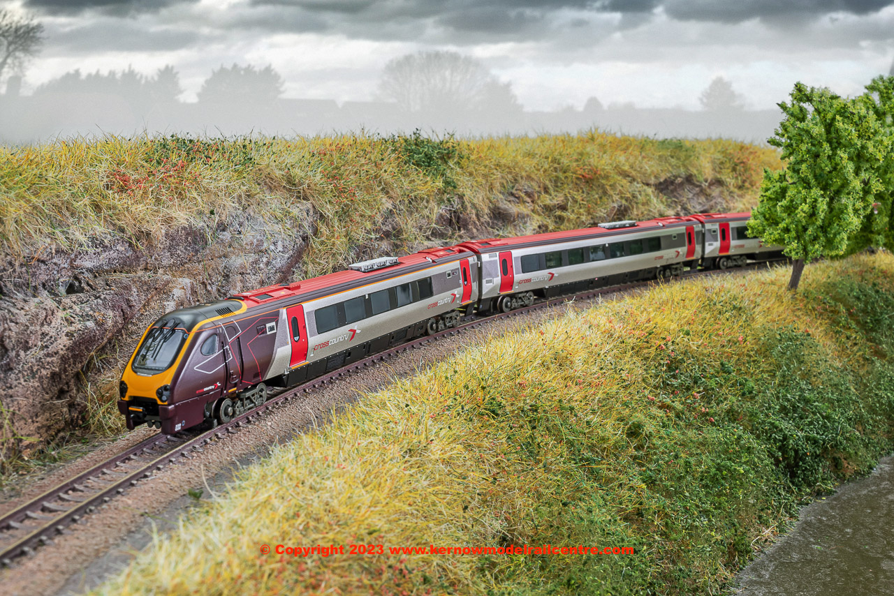 371-679 Graham Farish Class 220 4-Car Voyager 220009 Arriva
