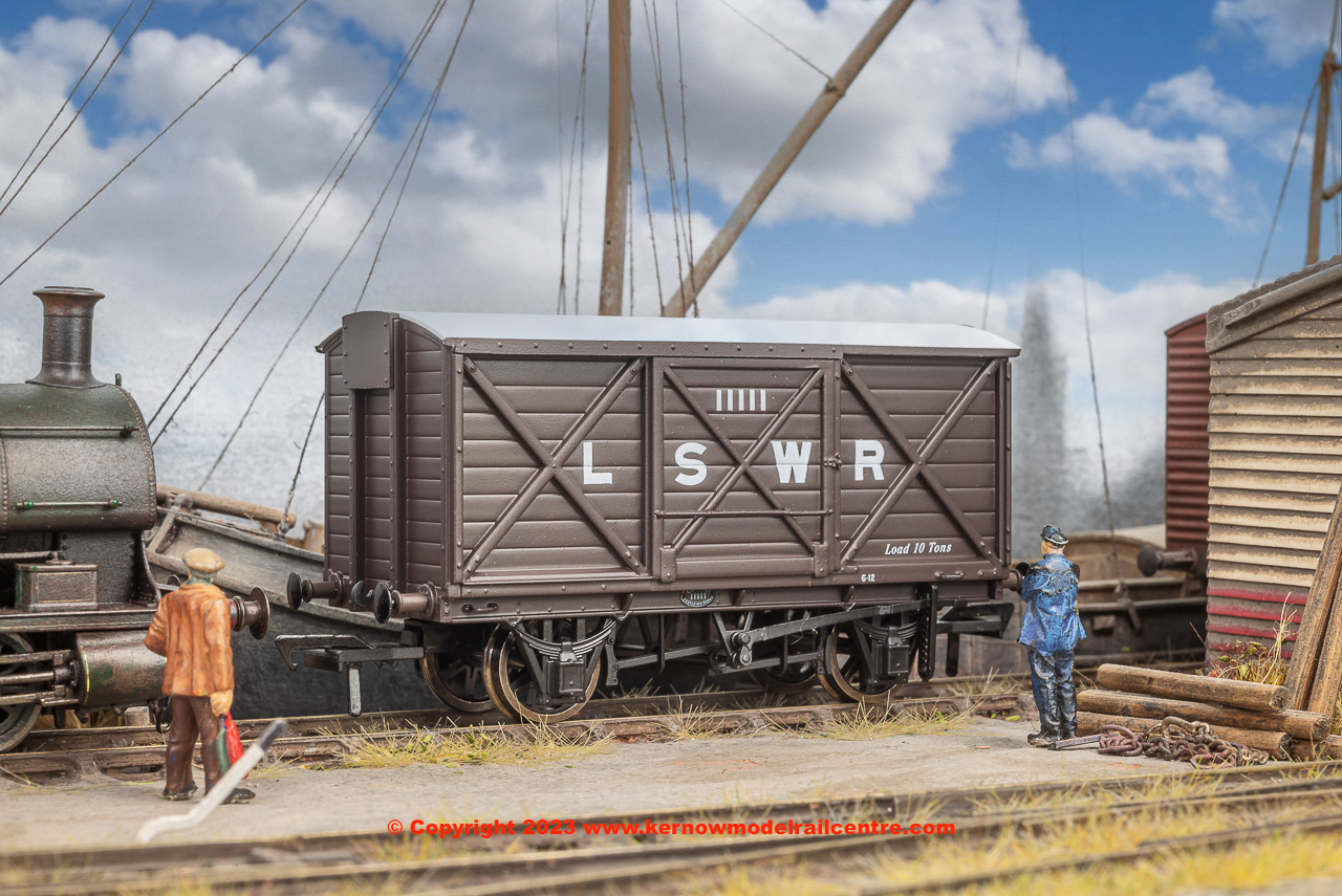 E87051 EFE Rail LSWR Diagram 1410 10 Ton covered van LSWR