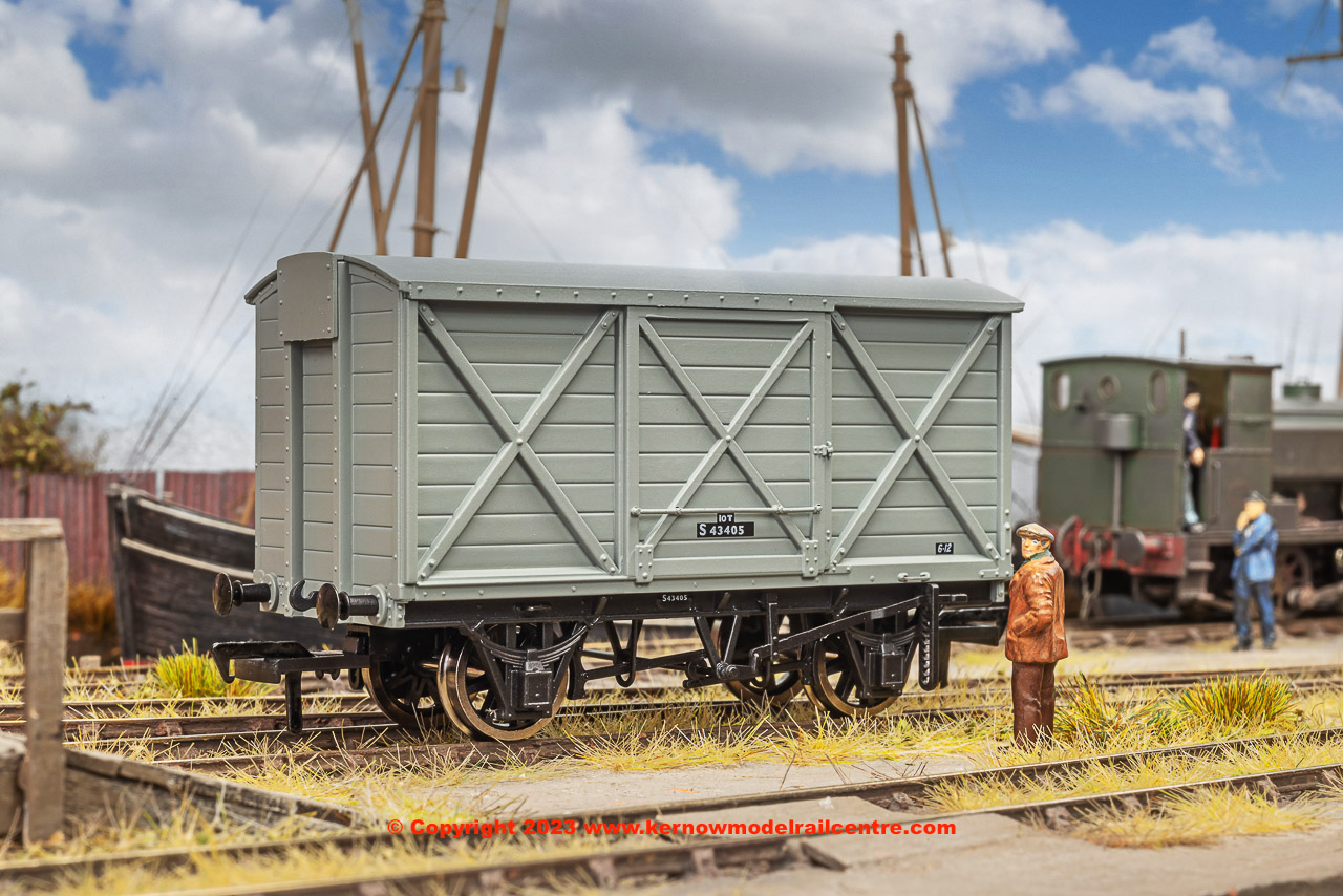 E87055 EFE Rail BR Diagram 1406 10 Ton Covered Van BR Grey