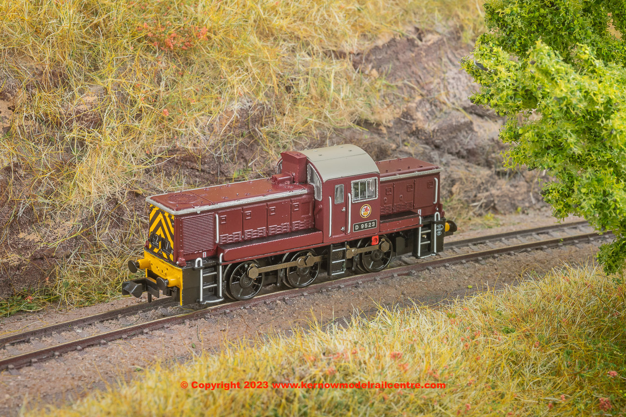 372-955SF Graham Farish Class 14 D9523 BR Maroon (Wasp Stripes)