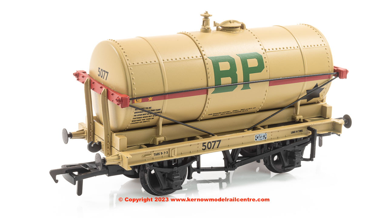 37-679B Bachmann 14T Tank Wagon 'Shell-BP' Buff