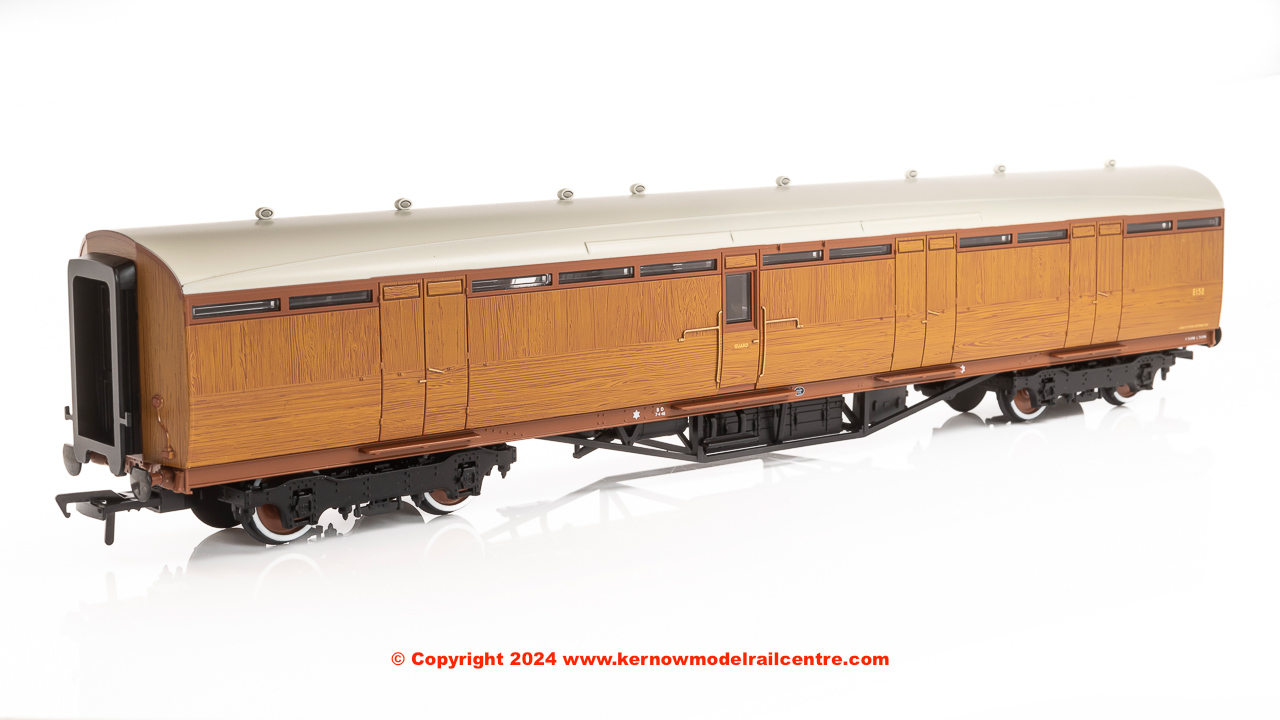 34-360A Bachmann LNER Thompson Full Brake LNER Teak Effect