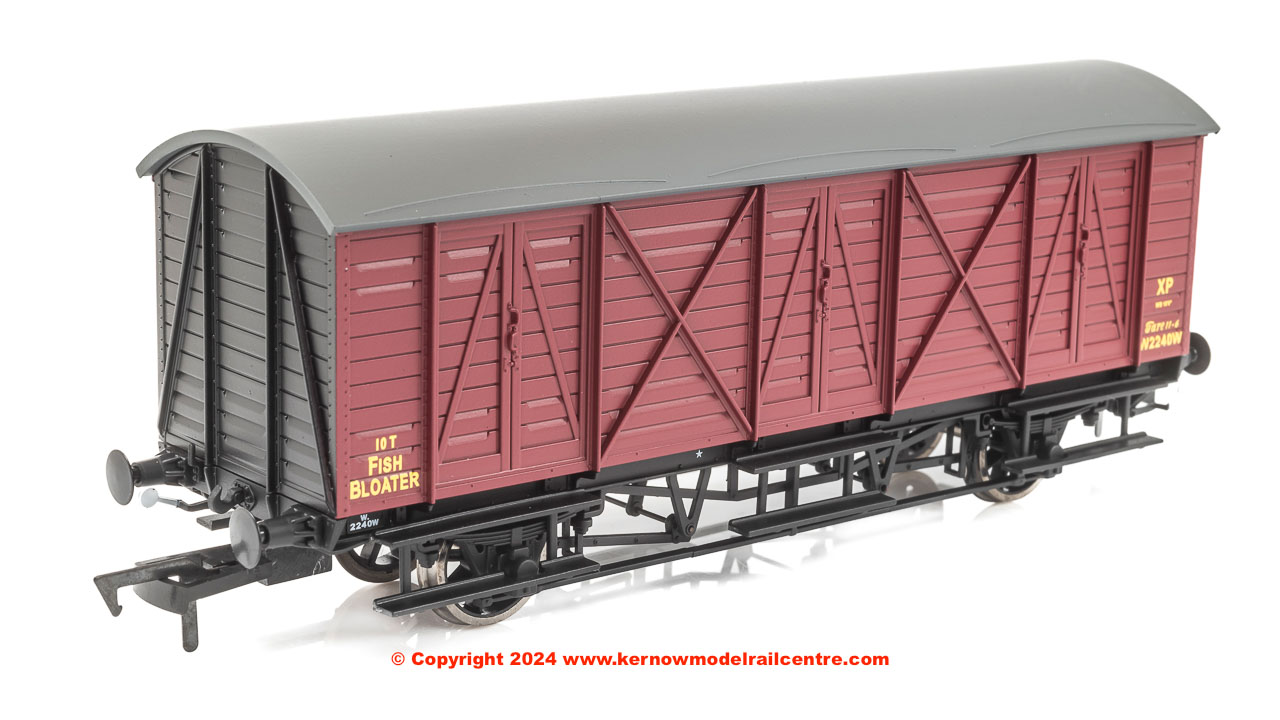 E87060 EFE Rail GWR 10T 'Bloater' Fish Van BR Crimson