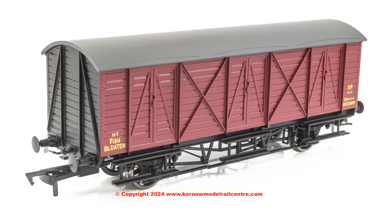 E87060 EFE Rail GWR 10T 'Bloater' Fish Van BR Crimson