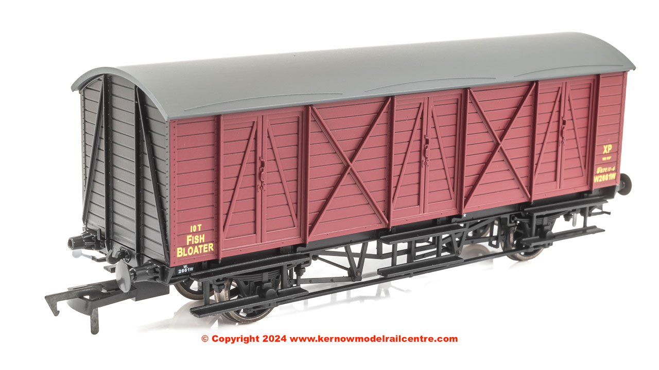 E87061 EFE Rail GWR 10T 'Bloater' Fish Van BR Crimson