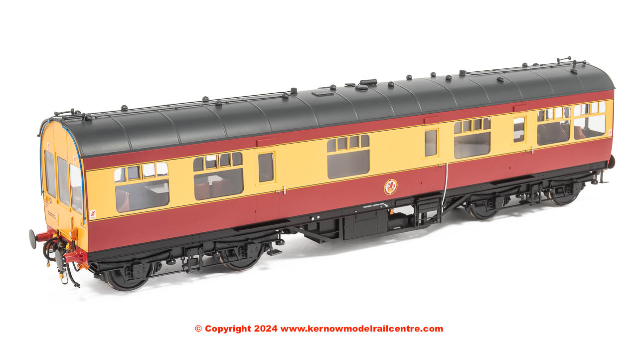 9111 Heljan LMS Saloon - BR crimson/cream (yellow ends)