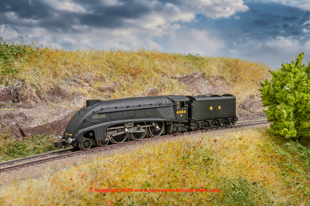 2S-008-020 Dapol A4 Mallard 4468 NE Wartime Black