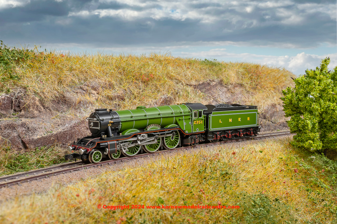 2S-011-011D Dapol A1 Humorist 2751 LNER Apple Green DCC Fitted