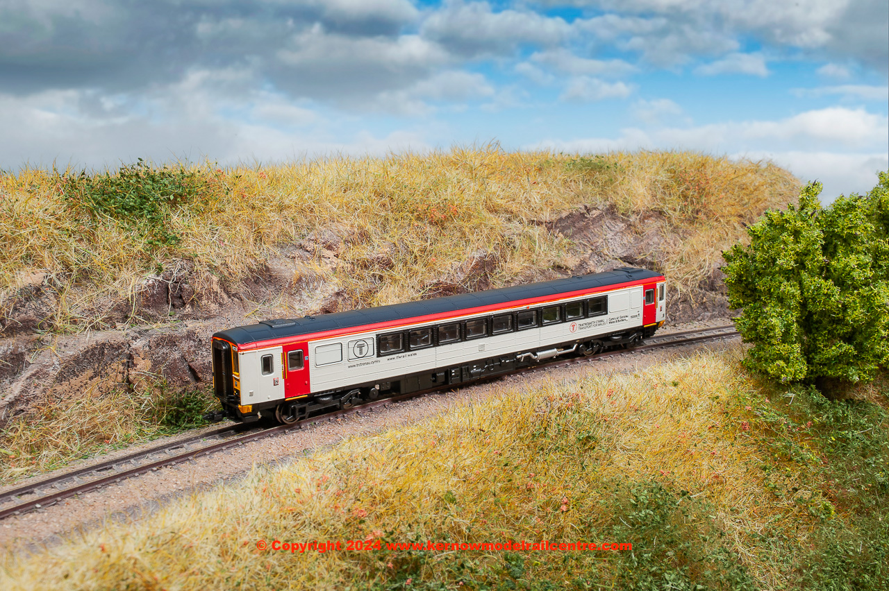 2D-020-005 Dapol Class 153 Single Car Sprinter DMU - 153 333