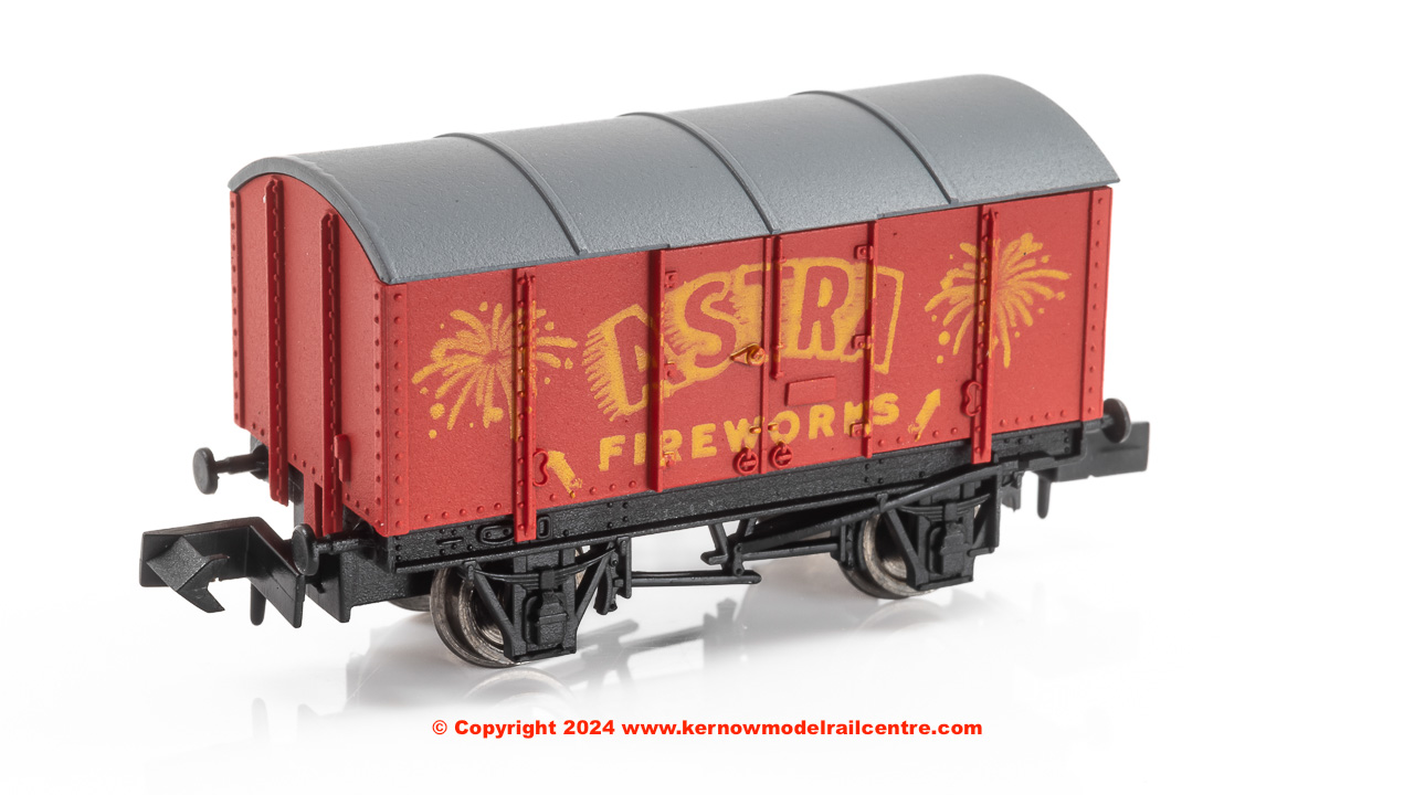2F-013-093 WSL Dapol Gunpowder Van Astra Fireworks