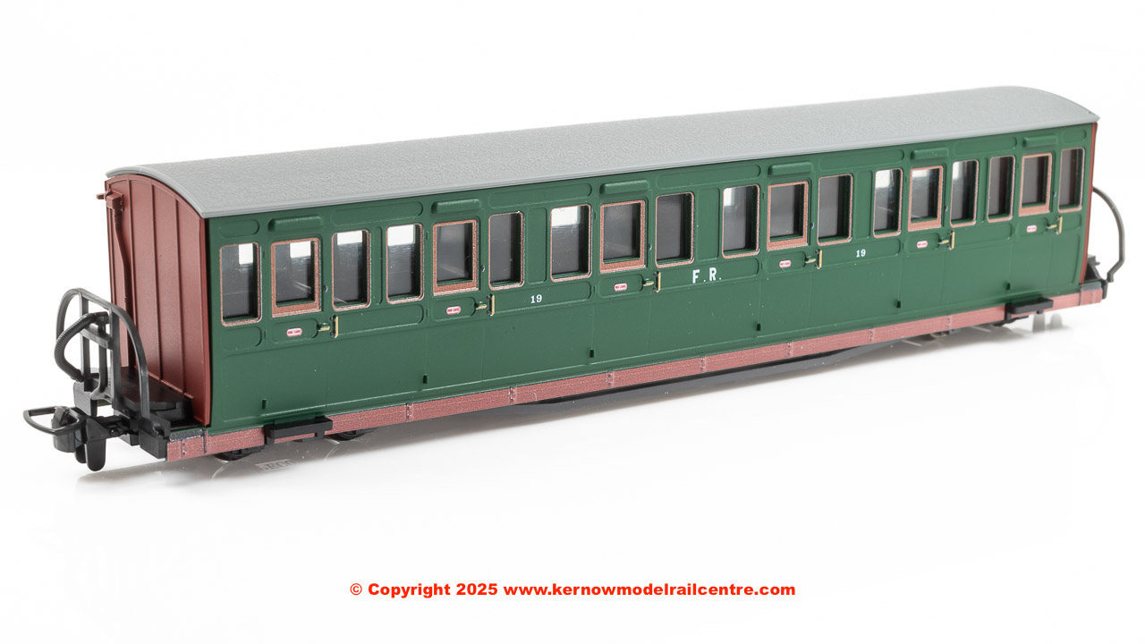 GR623A Peco FR Long Bowsider Bogie Coach - Col Stephens No.19