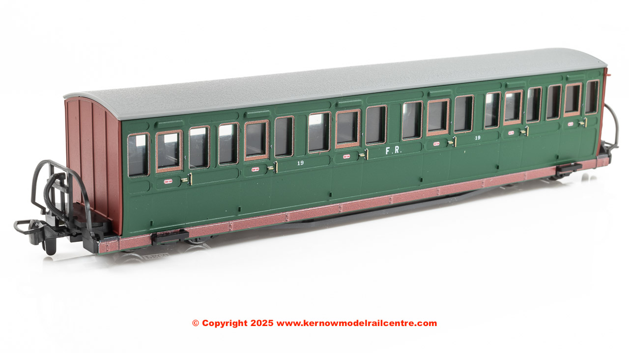 GR623A Peco FR Long Bowsider Bogie Coach - Col Stephens No.19