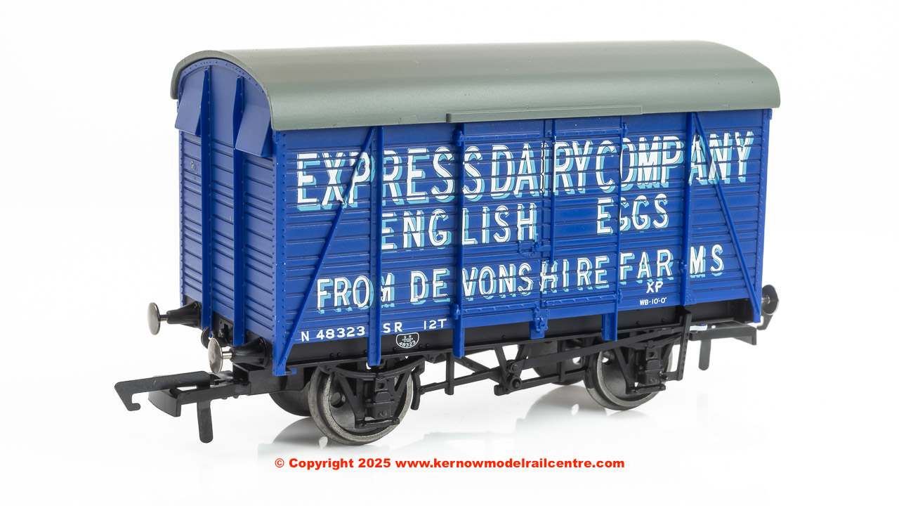 R60279 Hornby SR Express Dairies Box Van 48323
