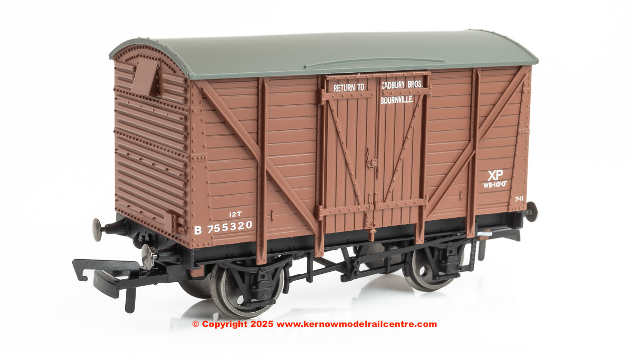 R60280 Hornby BR ex SR Box Van Cadbury B755320