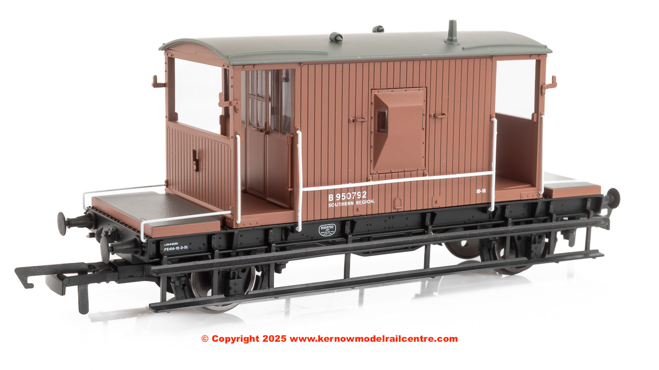 R60289 Hornby BR 20 Ton Brake Van number B950792 - BR SR Brown