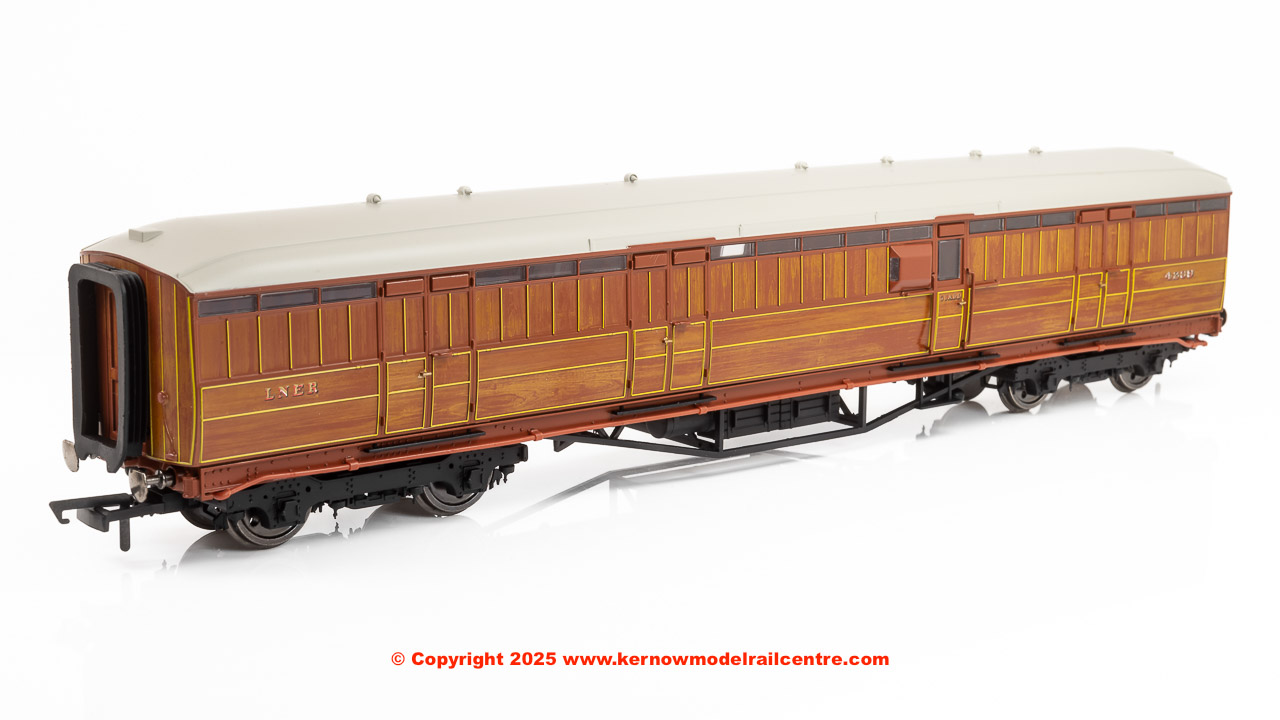 R40456 Hornby LNER Gresley Passenger Brake Teak Coach