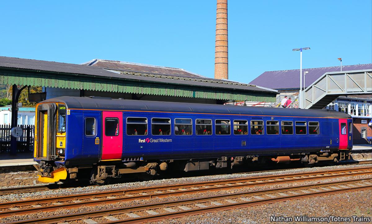 GM2210401 Dapol Class 153 DMU number 153 329 First Great Western